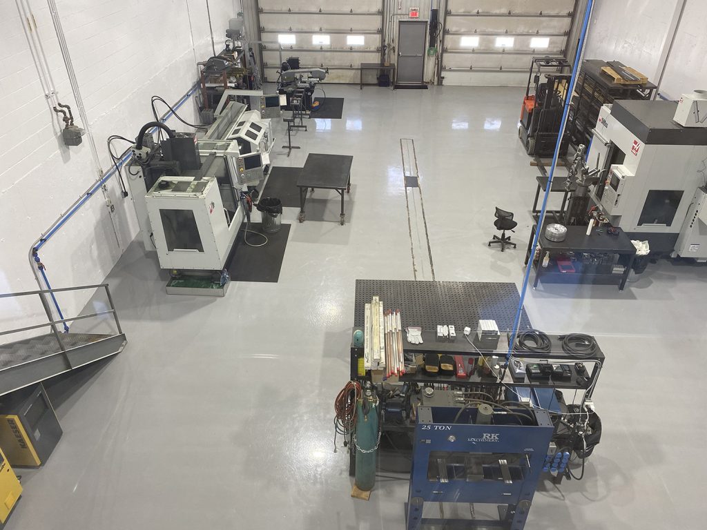 L’atelier d’usinage équipé de robots et machines CNC. - Usinage High-Tech